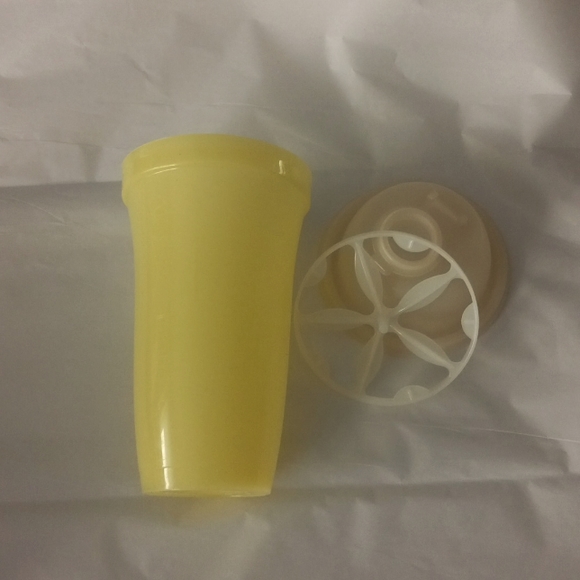 Tupperware | Kitchen | Tupperware Shaker Cup | Poshmark